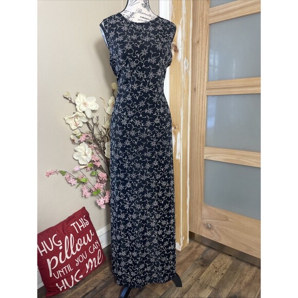 Ronni Nicole | Dresses | Ronni Nicole By Ouida Black White Floral ...